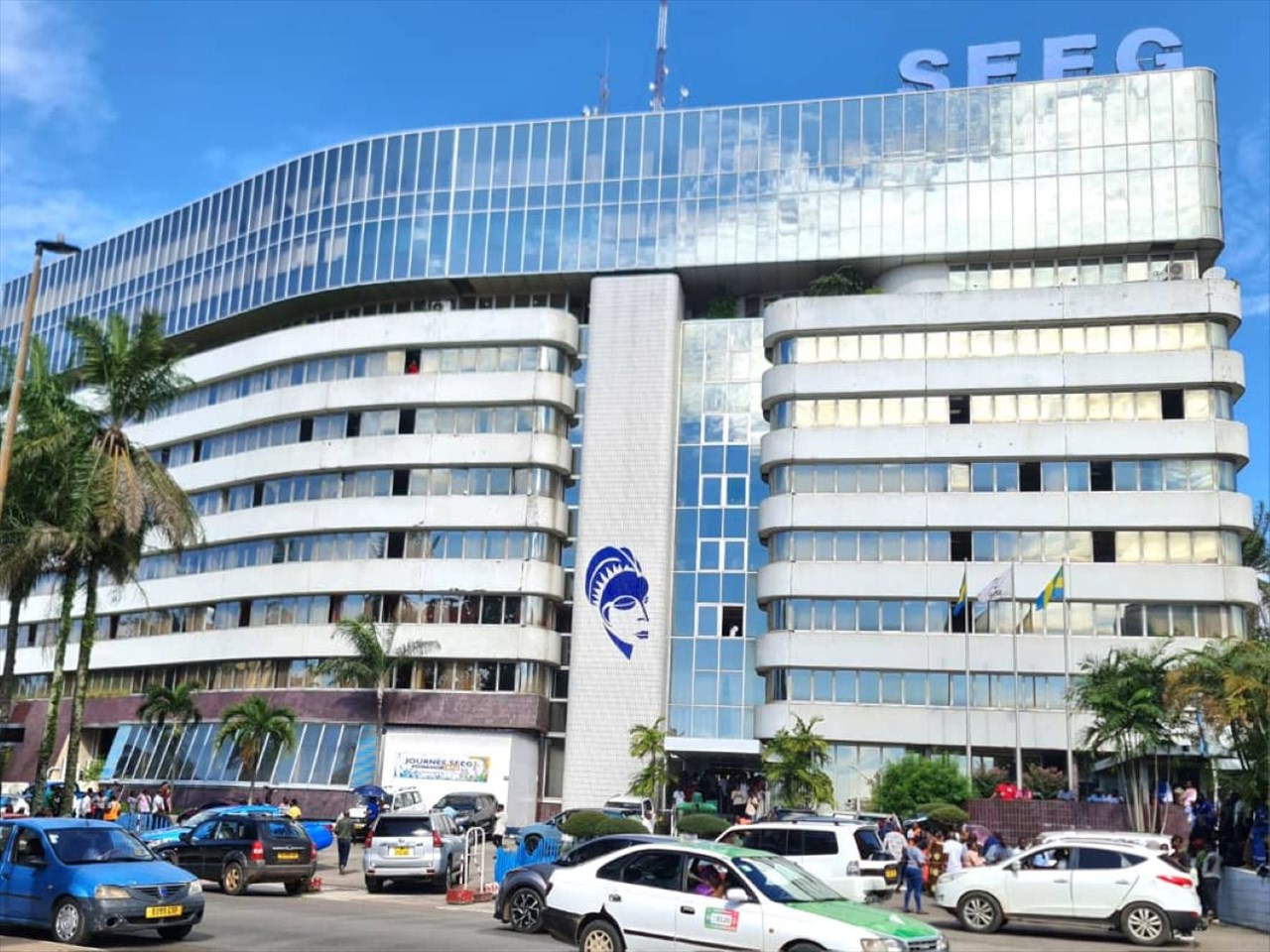 Gabon : La SEEG réclame 100 milliards FCFA à ses clients, dont 72 ...