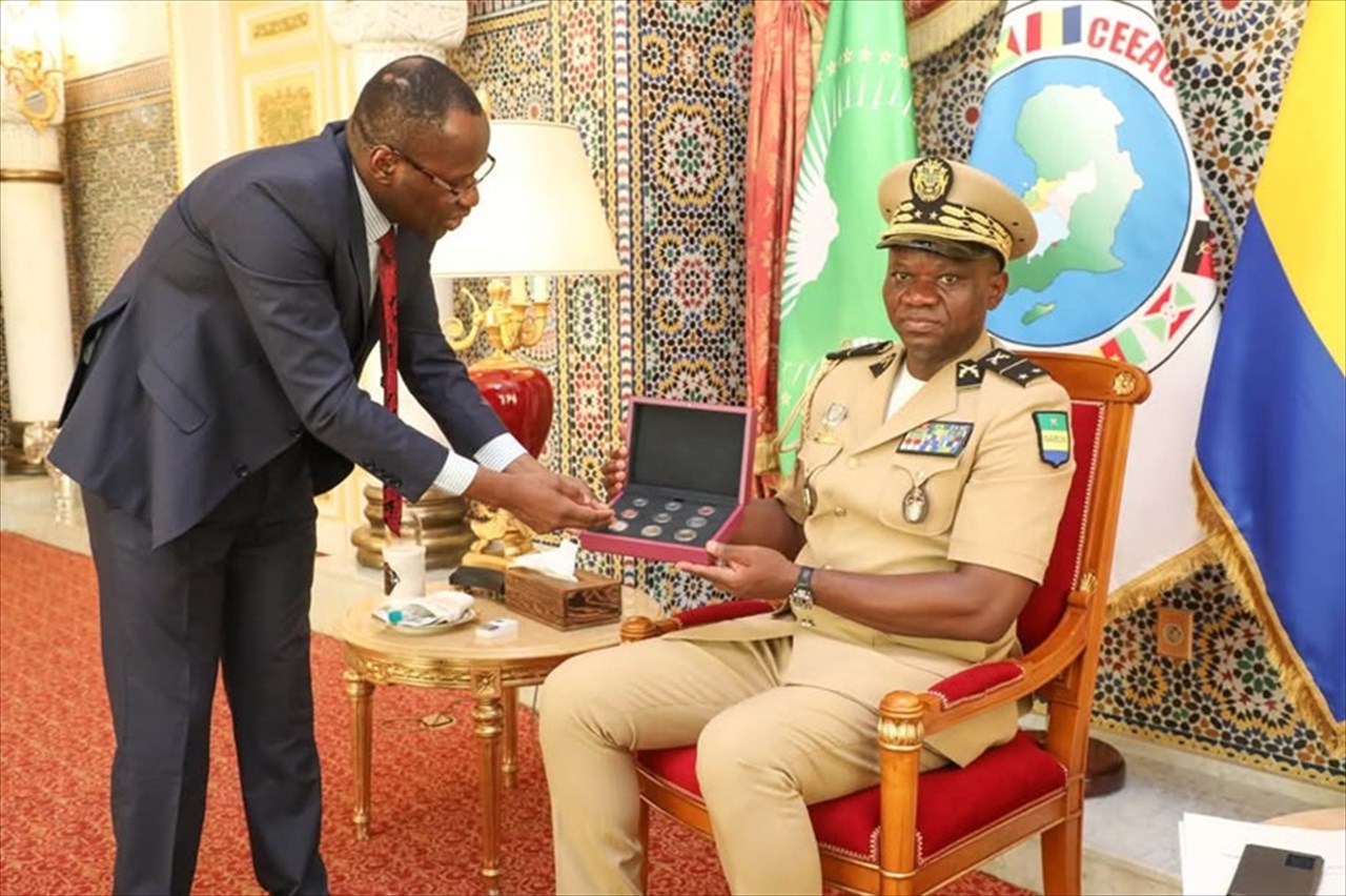 La BEAC présente au Gabon ses nouvelles pièces de monnaie avant leur ...