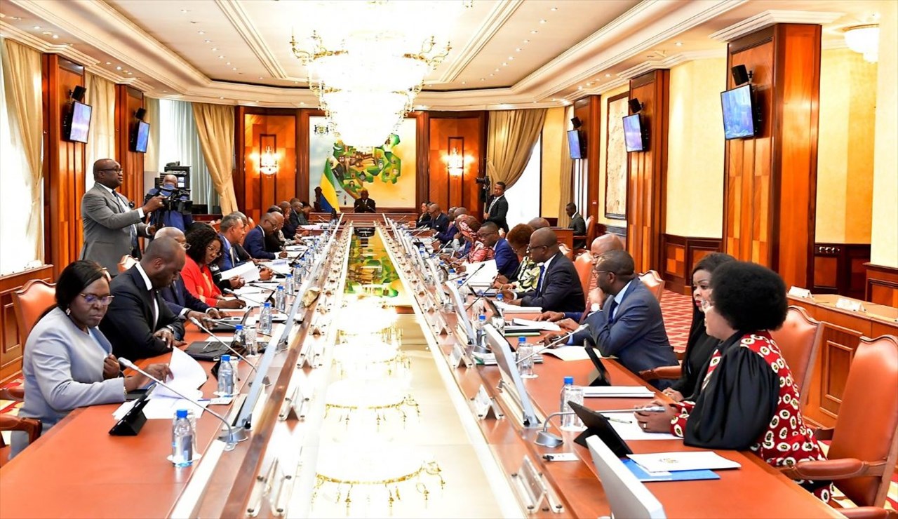 Gabon : En dix ans, les dépenses de fonctionnement passent du simple au ...
