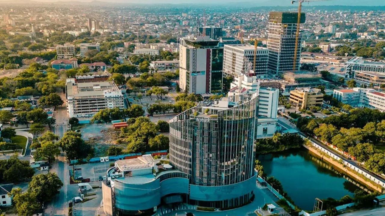 Le Ghana table sur 24 milliards USD de recettes publiques pour relancer ...